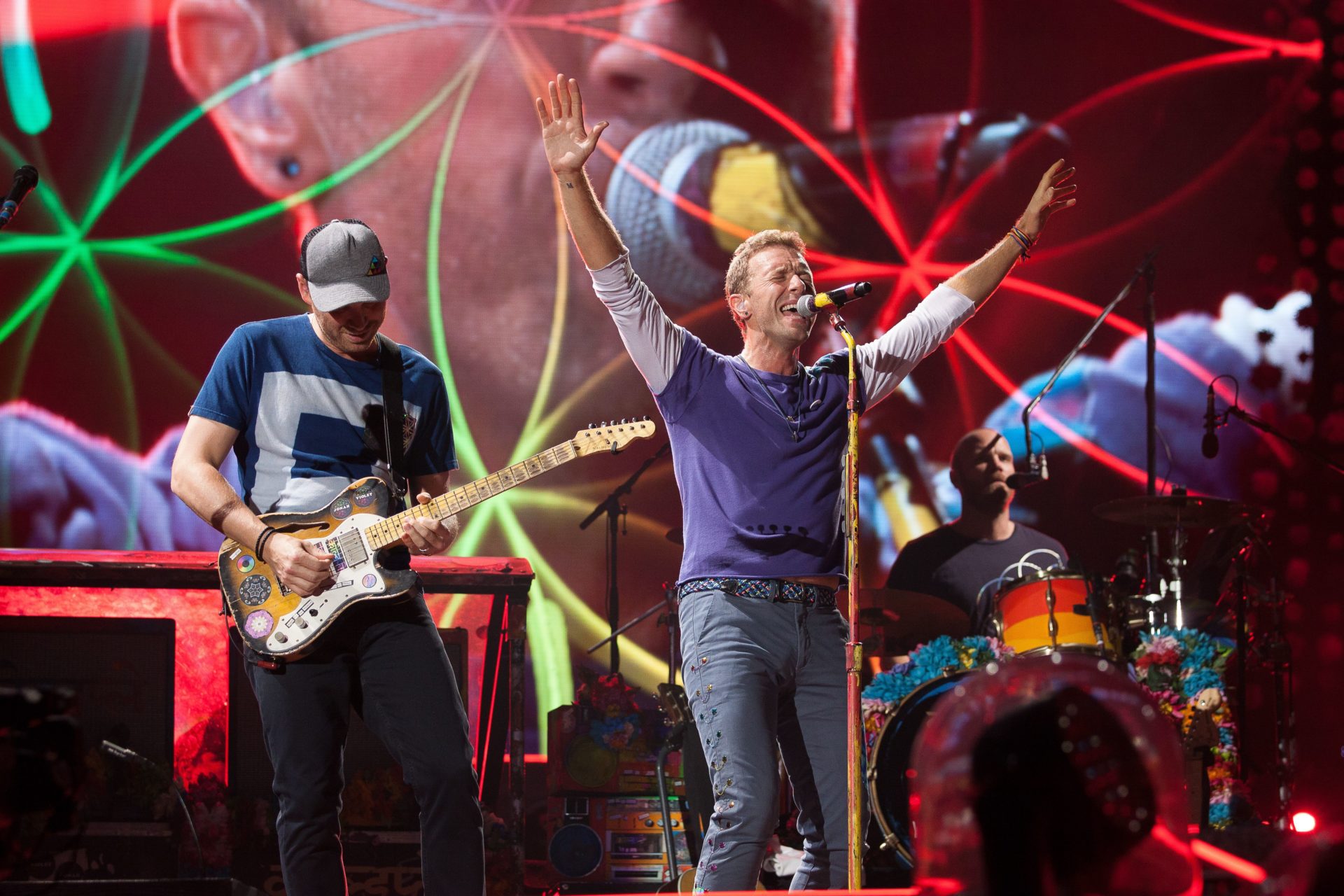 Coldplay’s Chris Martin Performs Bob Dylan Classic "Shelter from the ...